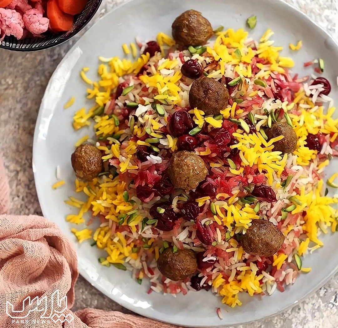 طرز تهیه آلبالو پلو شیرازی خوشمزه و مجلسی با گوشت قلقلی و مرغ